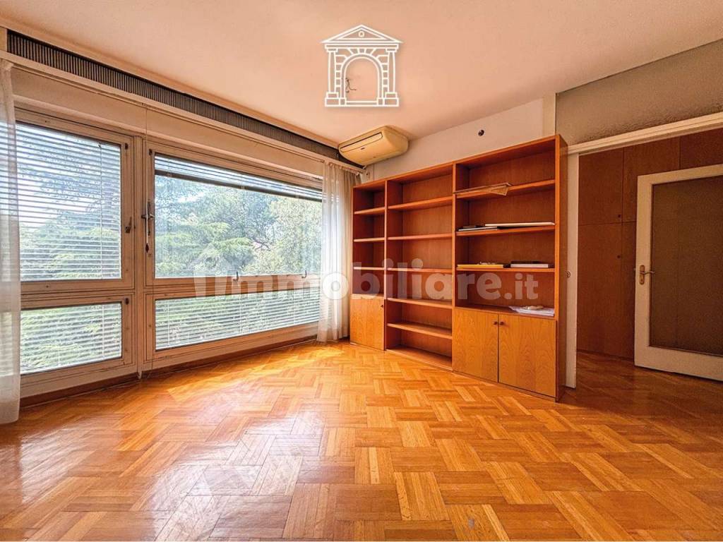 Vendita Appartamento in largo Promontorio. Trieste. Da ristrutturare ...