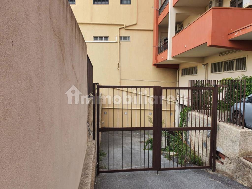 Garage via Rotonda, 9, Messina, Ref. 123398581 - Immobiliare.it
