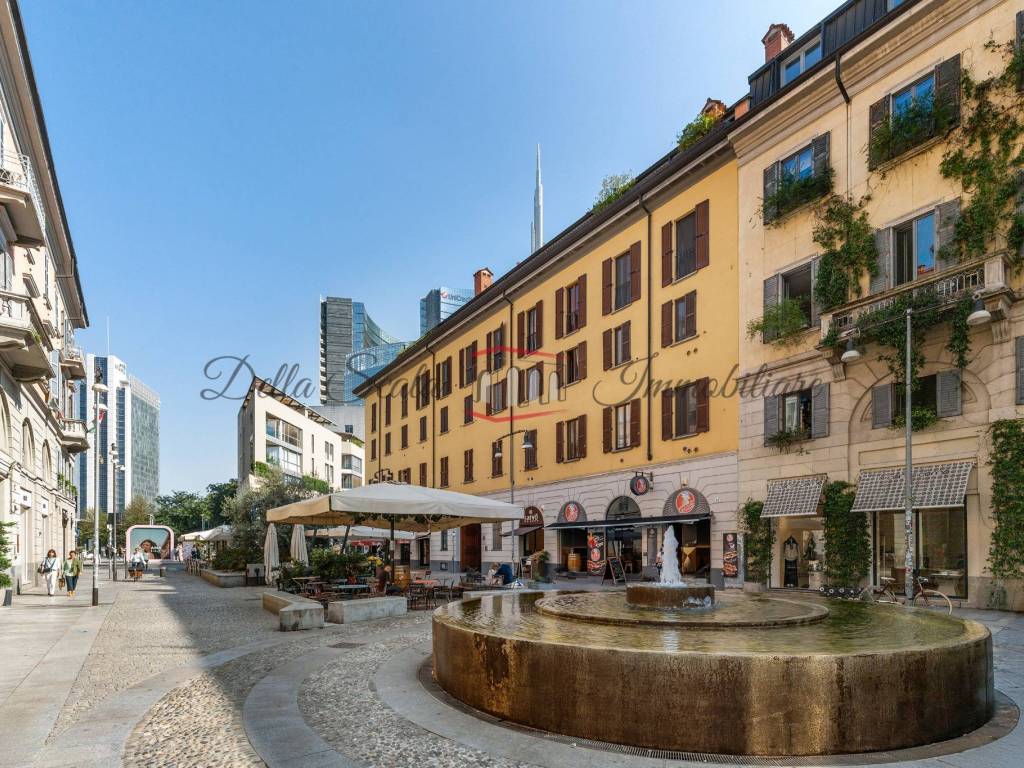 Vendita Attico in corso Como 12 Milano. Ottimo stato, posto auto, con ...