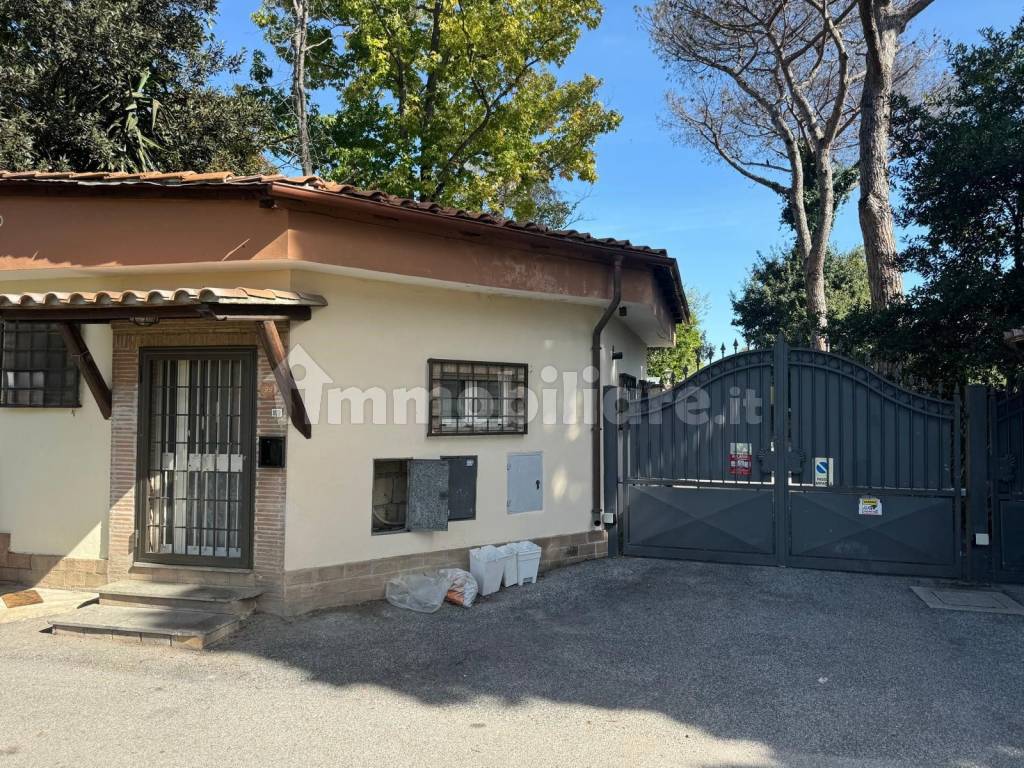 Vendita Terratetto unifamiliare in via Predoi Roma. Da ristrutturare ...