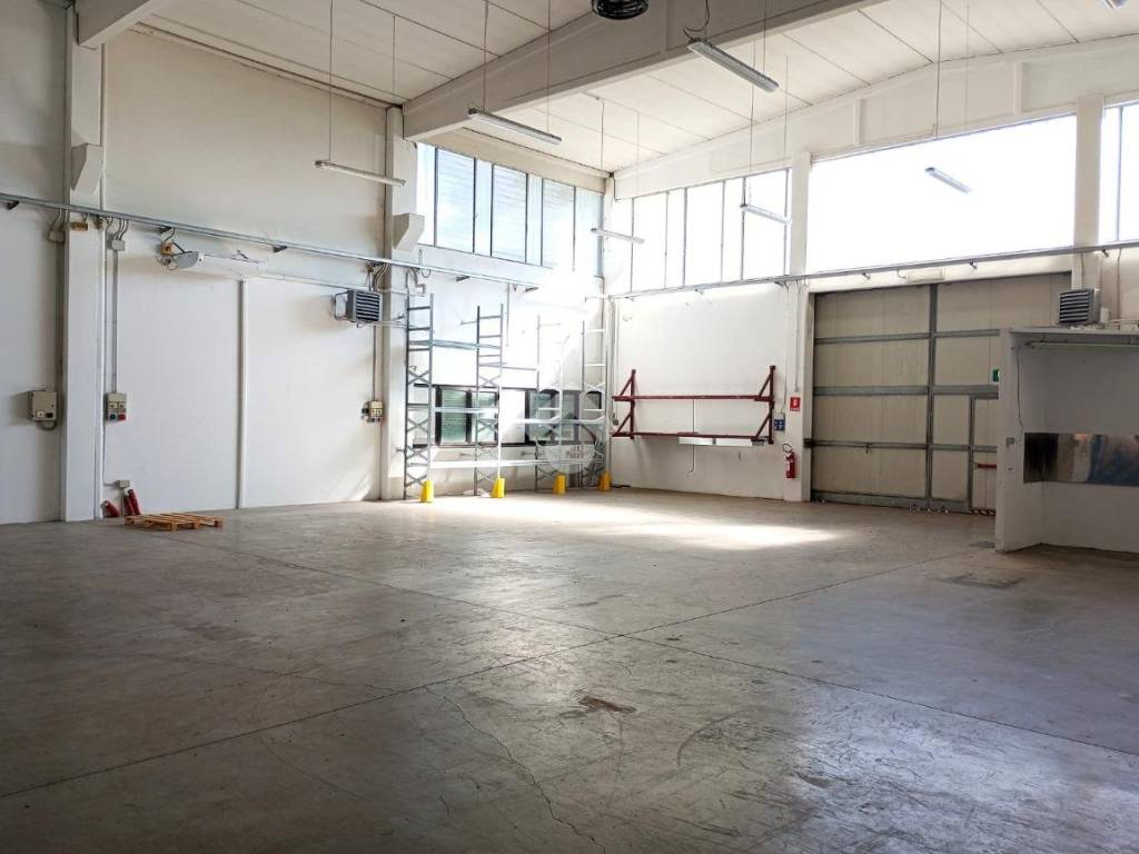 Capannone Str. Naviglia 11, Parma, Rif. 123438639 - Immobiliare.it