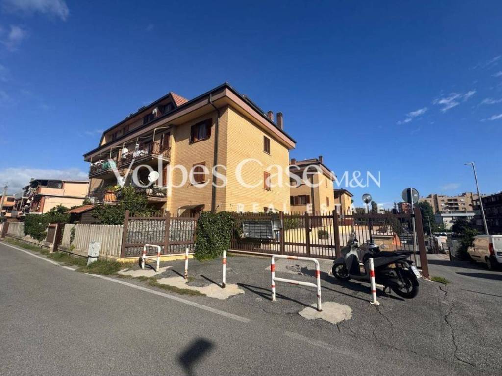 Vendita Mansarda in via Gaetano Lodi Mentana. Buono stato, rif. 123453535