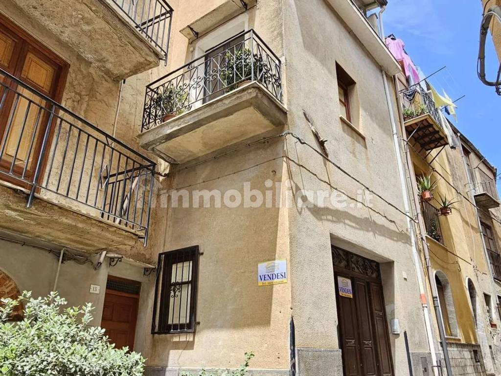 Vendita Villa unifamiliare in via Suor Ilarina De Rosa Collesano. Buono ...