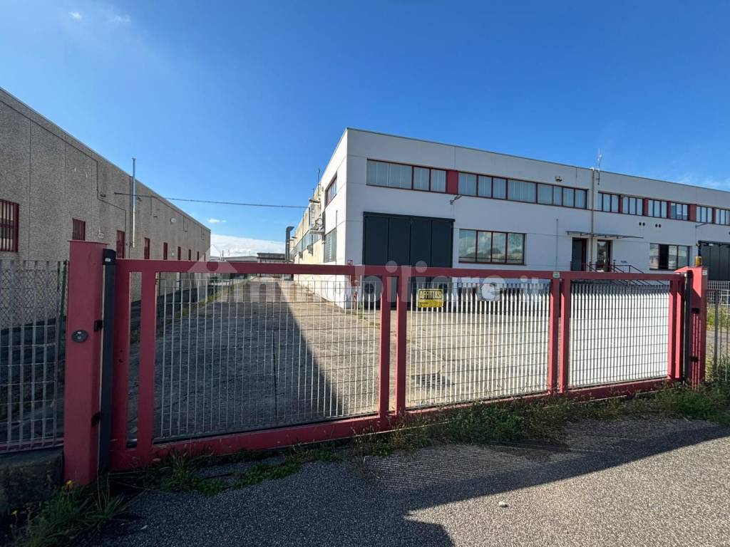 Capannone via P. Stucchi, Cornate d'Adda, Rif. 123475475 - Immobiliare.it