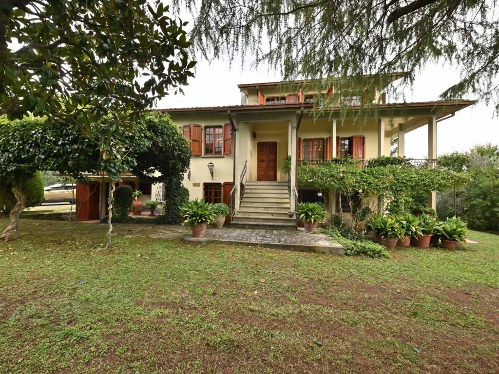 Vendita Villa unifamiliare in Località Libbia 19/B Arezzo. Buono stato ...