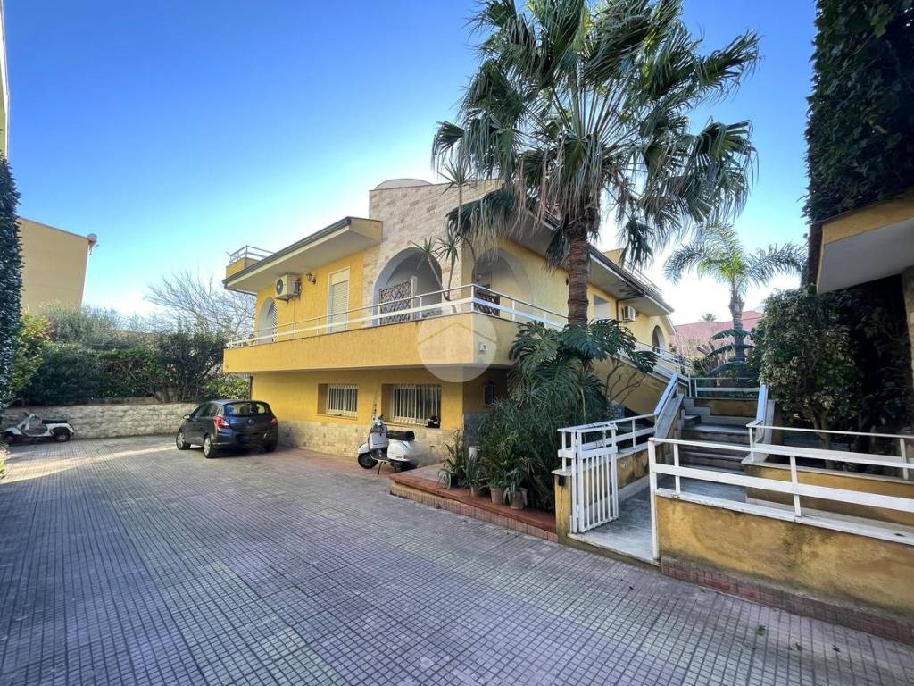 Vendita Villa unifamiliare in via Petralia Sottana 22 Palermo. Buono ...