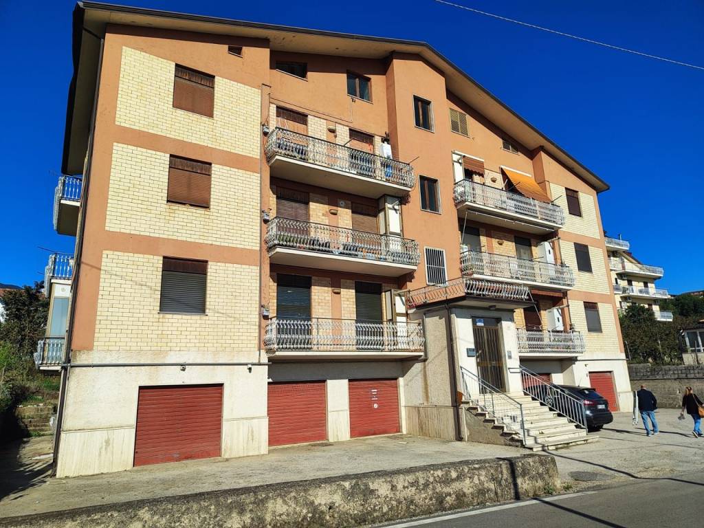 Sale Apartment Capriglia Irpina. 4-room flat in via Cioppolo 49. Good ...
