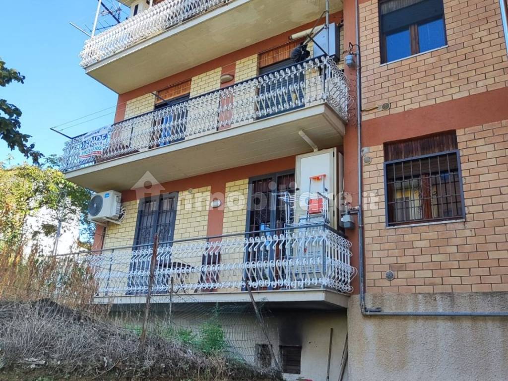 Sale Apartment Capriglia Irpina. 4-room flat in via Cioppolo 49. Good ...