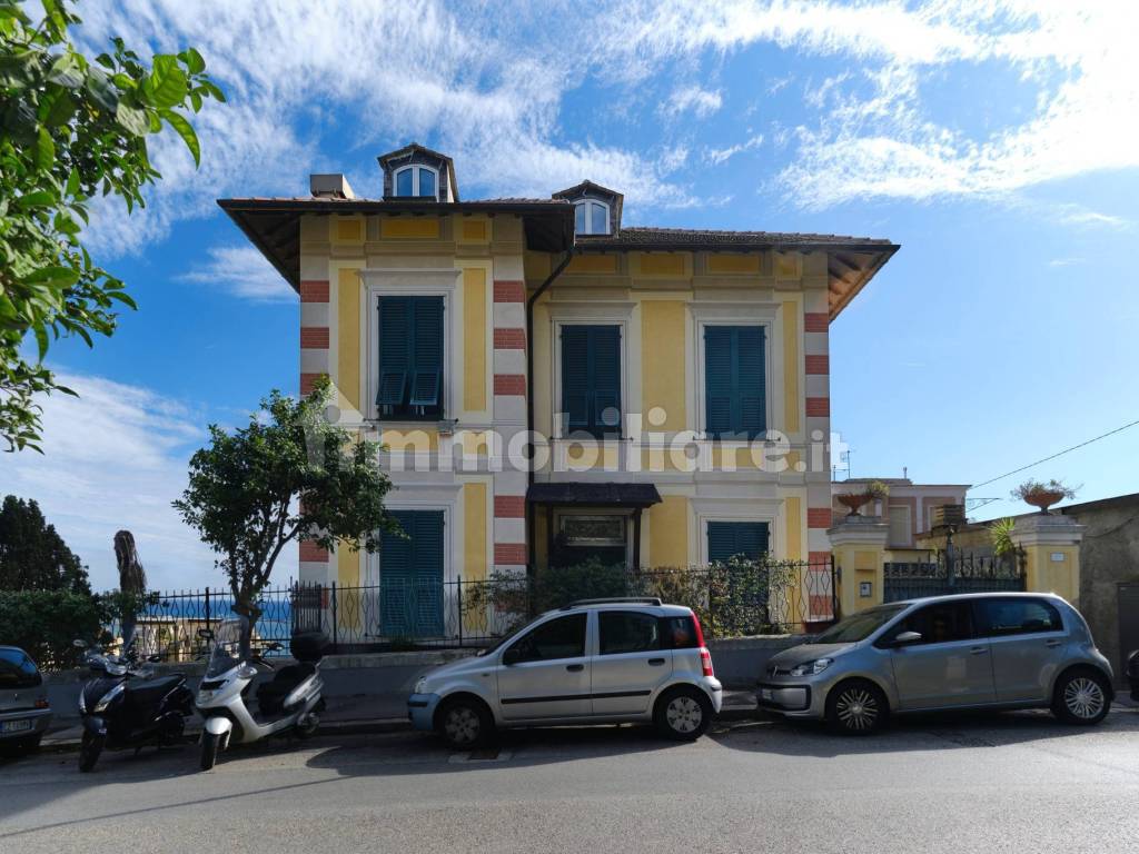 Vendita Villa unifamiliare in viale Giorgio Modugno Genova. Ottimo ...