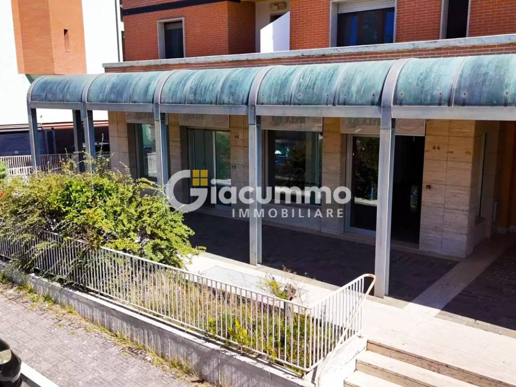 Locale commerciale via Parigi 44-46, Potenza, Rif. 123550571 ...
