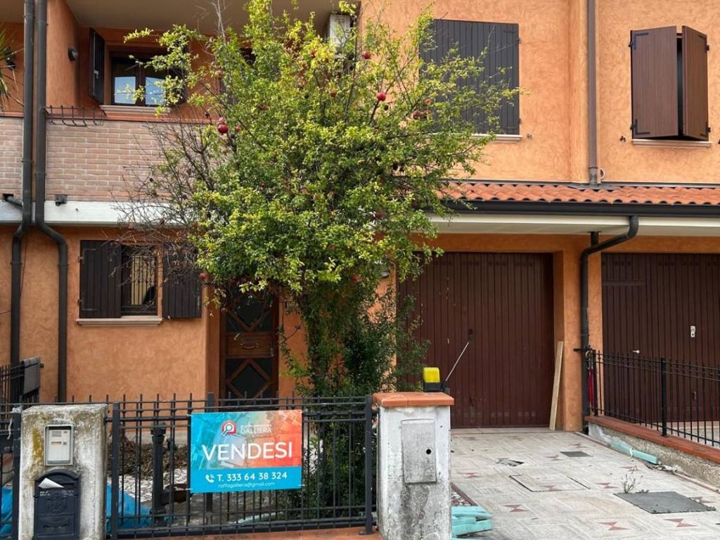 Vendita Villa a schiera in viale della Resistenza 13 Medolla. Buono ...