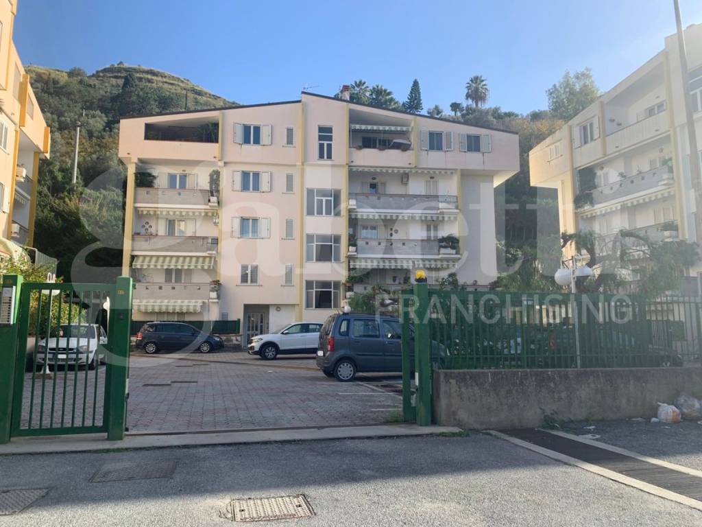 Vendita Appartamento in via Roberto Mirabelli, 55. Amantea. Buono stato ...
