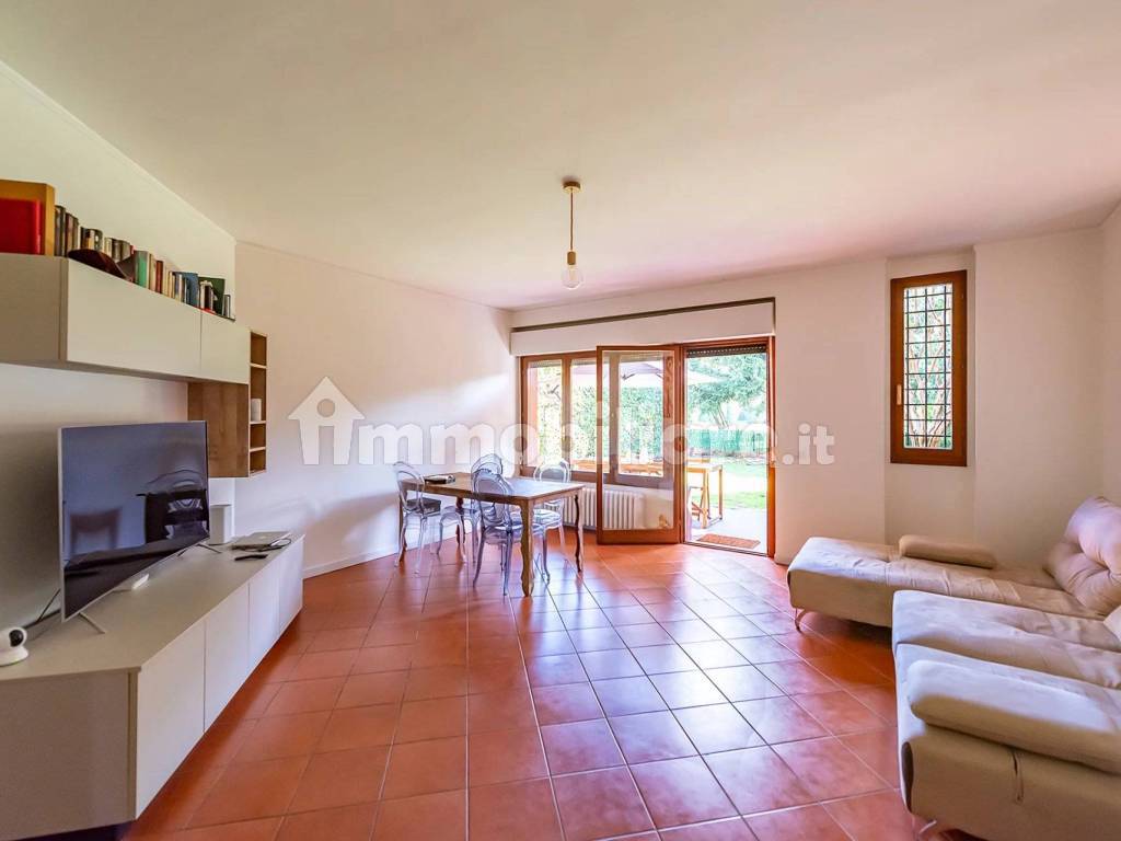 Sale Apartment Lainate. 3-room flat in via Tevere, 7. Excellent ...