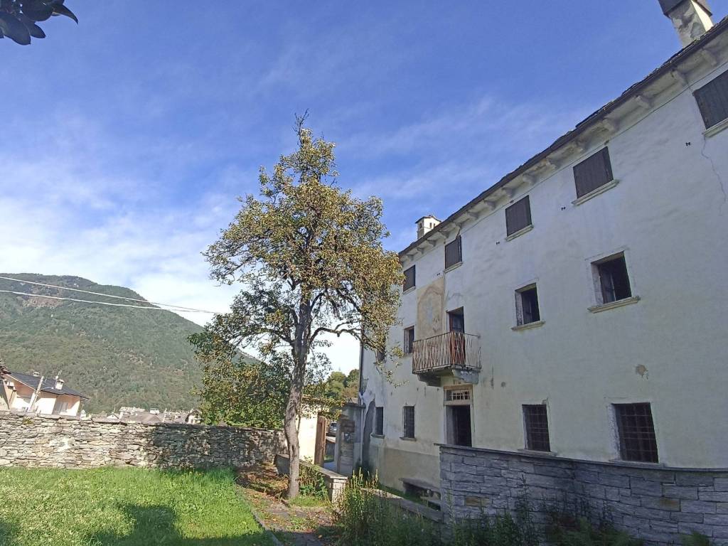 Sale Apartment in via Tignolino. Trontano. To be refurbished, on ...