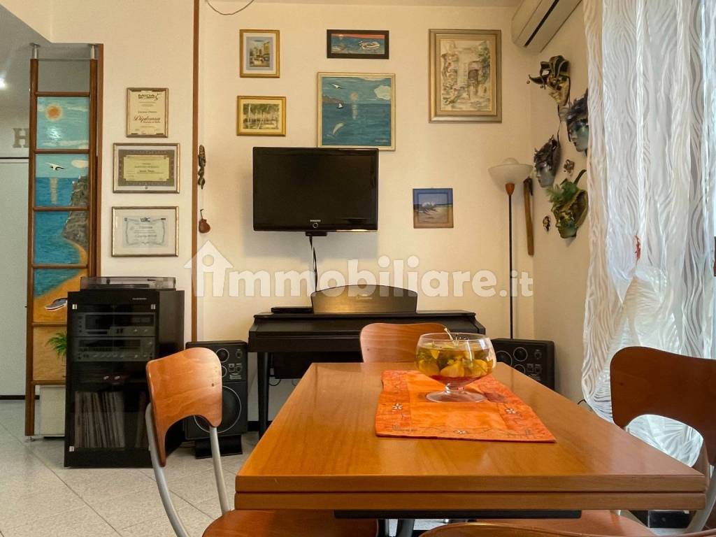 Vendita Appartamento Giussano. Trilocale in via Generale Antonio ...