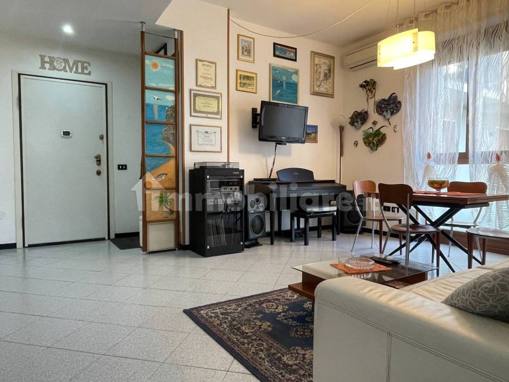 Vendita Appartamento Giussano. Trilocale in via Generale Antonio ...