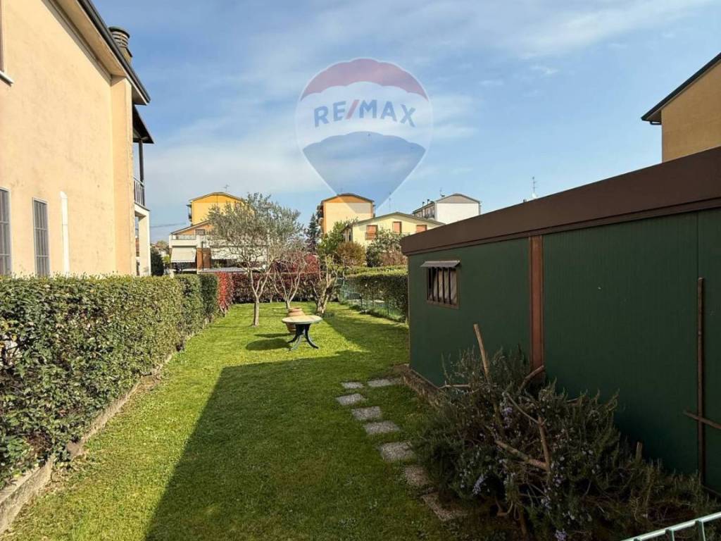 Vendita Appartamento Gessate. Bilocale in via Iv Novembre 45. Buono ...