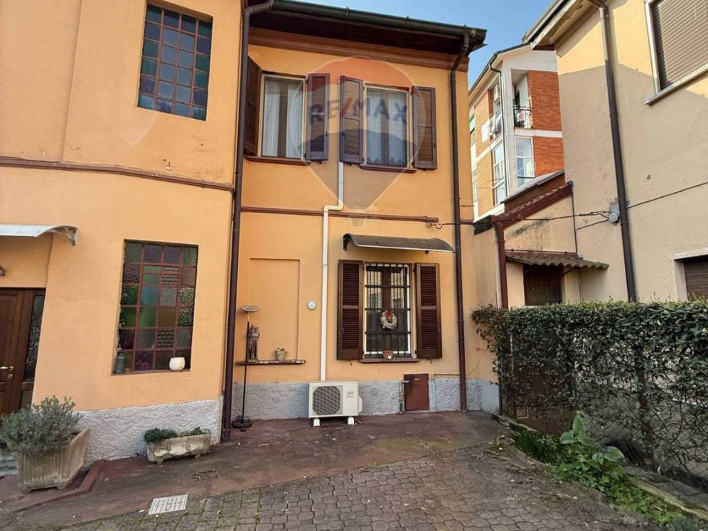 Vendita Appartamento Gessate. Bilocale in via Iv Novembre 45. Buono ...