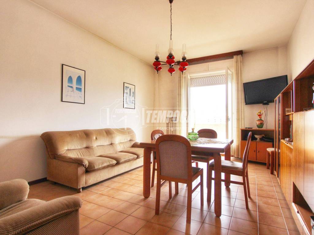 Vendita Appartamento Ancona. Trilocale in via Tenna. Da ristrutturare ...