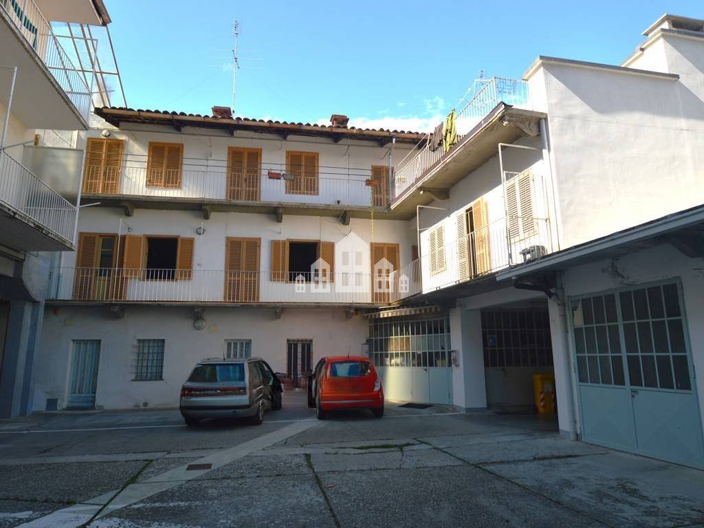 Vendita Appartamento Cuorgnè. Quadrilocale in via Torino 27. Buono ...