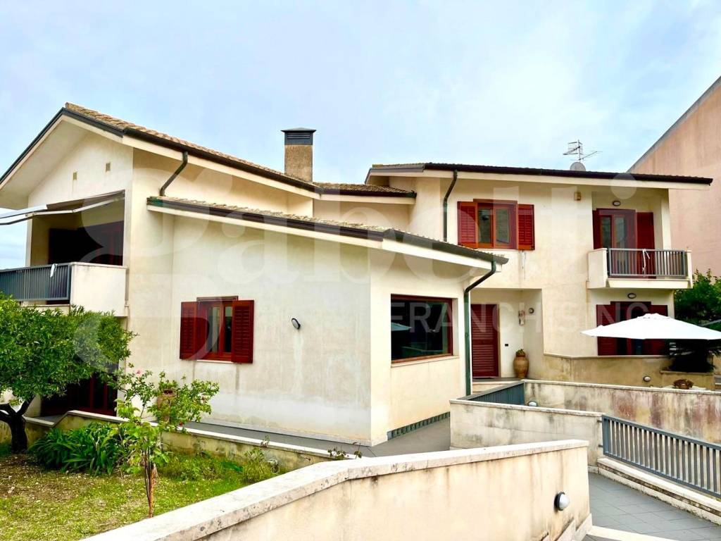 Vendita Villa unifamiliare in via Simone Catalano, 8 Valderice. Buono ...