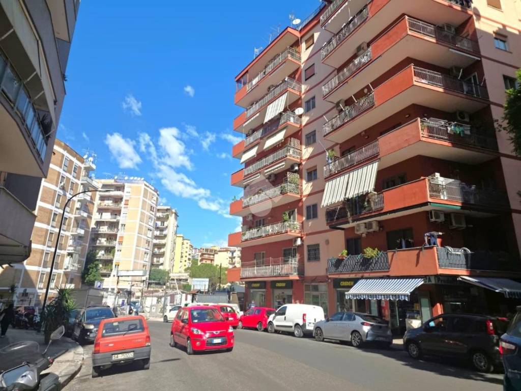 Vendita Appartamento in via Simone Martini 60. Napoli. Buono stato ...