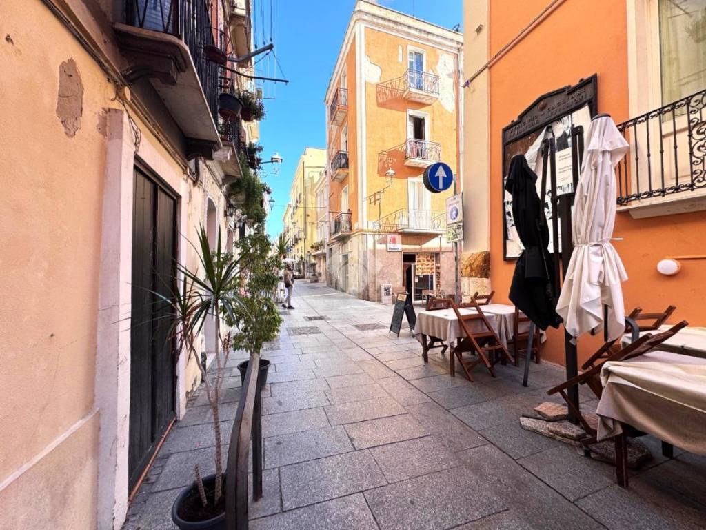 Locale commerciale via Cavour, Cagliari, Rif. 123660845 - Immobiliare.it