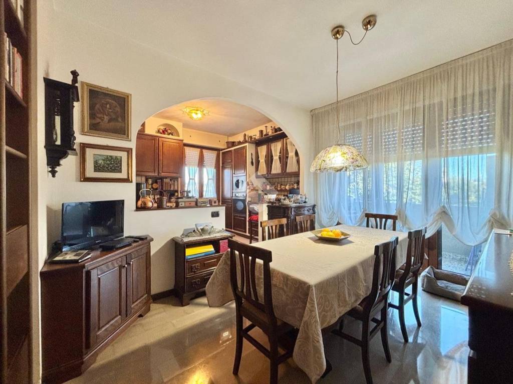 Vendita Appartamento Giussano. Quadrilocale in via Cavera 25. Buono ...