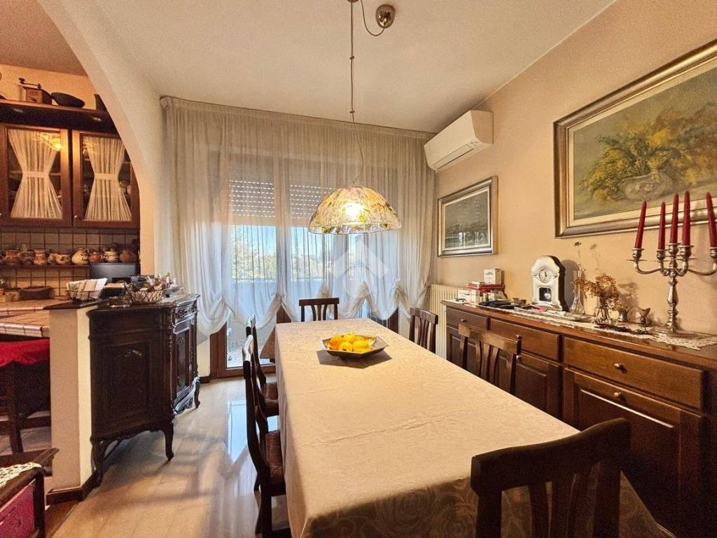 Vendita Appartamento Giussano. Quadrilocale in via Cavera 25. Buono ...