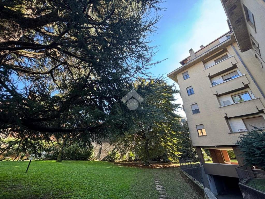 Vendita Appartamento Giussano. Quadrilocale in via Cavera 25. Buono ...