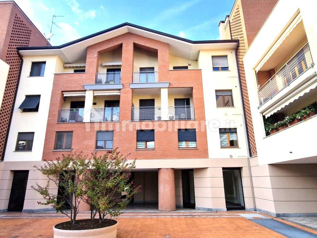 Rent Apartment Saronno. 2-room flat in via Cristoforo Colombo ...