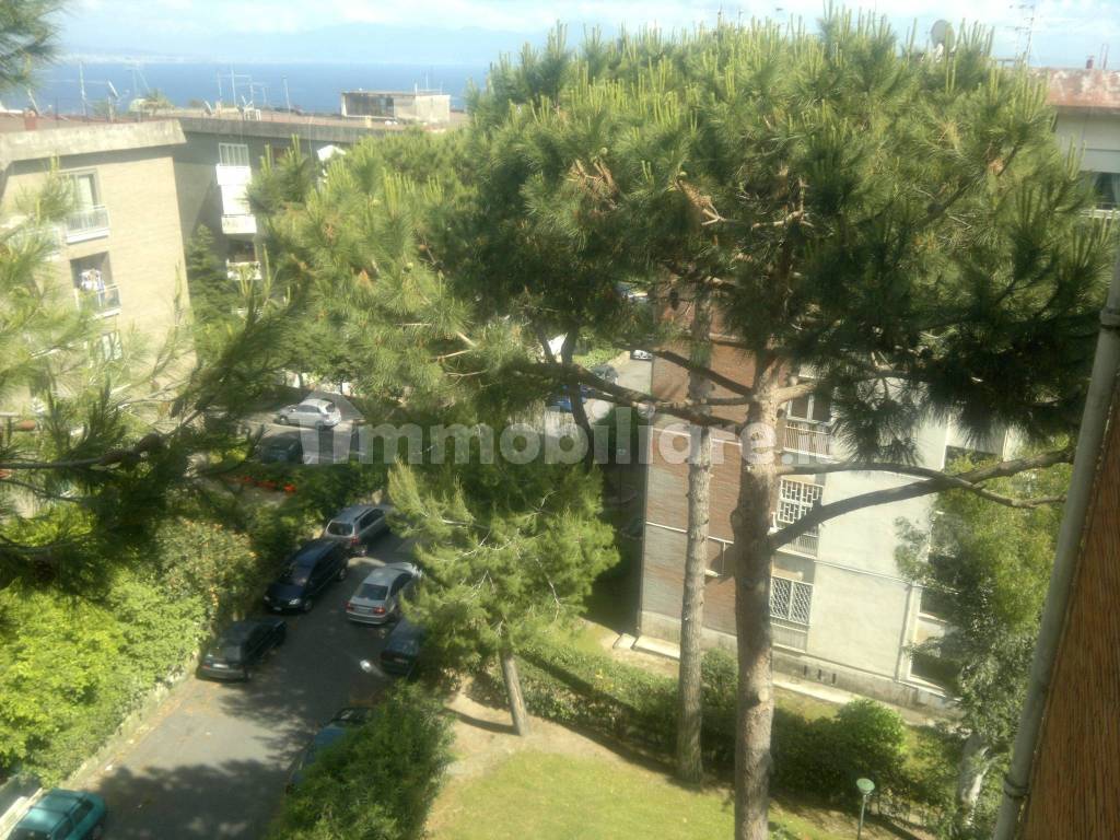 Vendita Appartamento in via Francesco Petrarca. Napoli. Buono stato ...