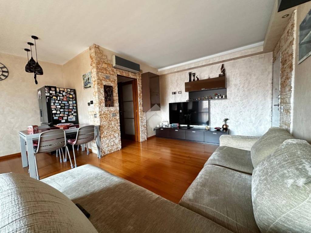 Vendita Appartamento Pessano con Bornago. Trilocale in via Monte Grappa ...