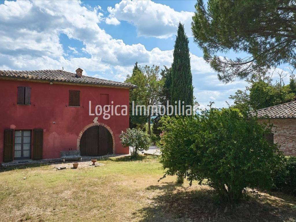 Vendita Casale in via fiorentina Chiusi. Buono stato, 476 m², rif ...