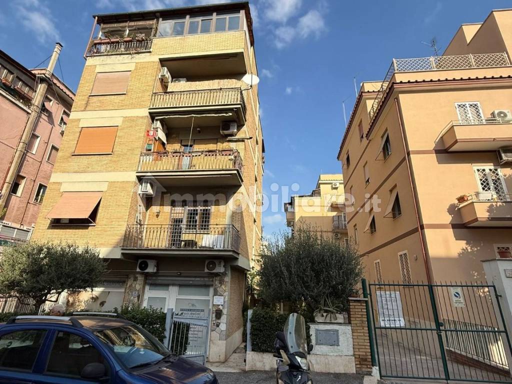 Vendita Appartamento Roma. Bilocale in via delle Rose. Buono stato ...