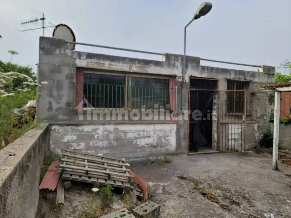 Vendita Rustico in Strada Provinciale 25 Sorso. Da ristrutturare, posto ...
