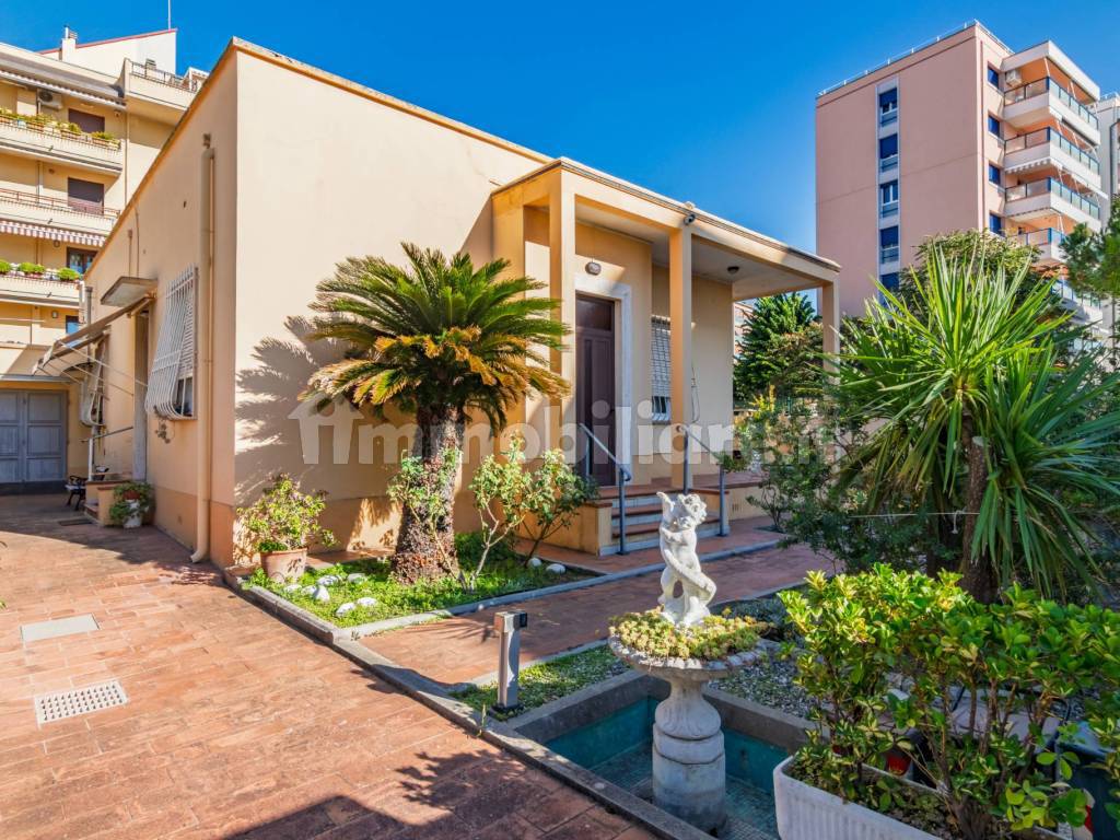 Vendita Villa unifamiliare in via Goito 141 Livorno. Buono stato, posto ...