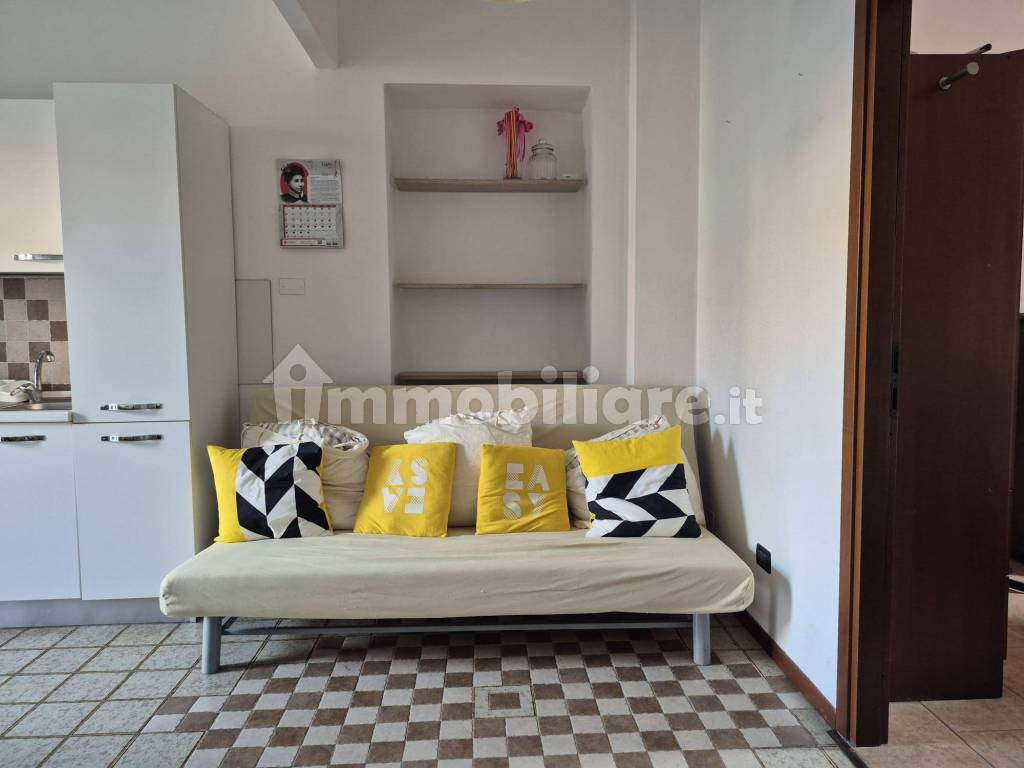 Rent Apartment Turin. 2-room flat in via Revello 43. Good condition ...