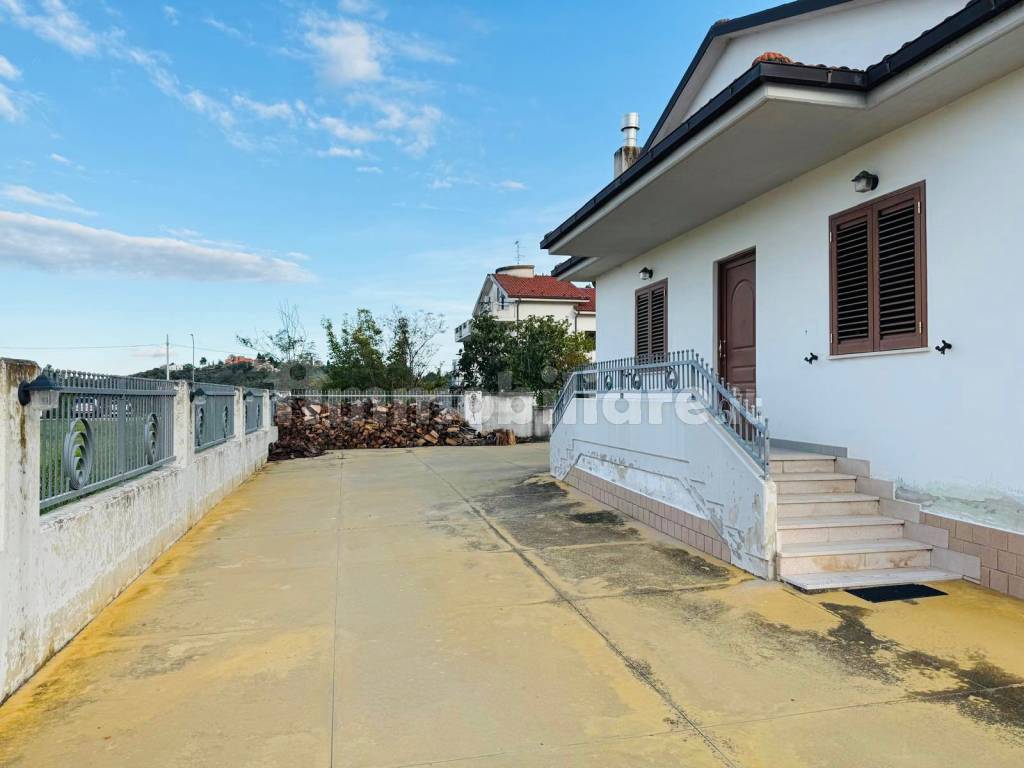 Vendita Villa unifamiliare in via Guglielmo Marconi 57 Picciano. Buono ...