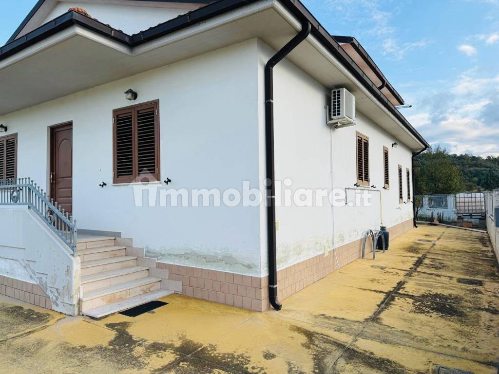 Vendita Villa unifamiliare in via Guglielmo Marconi 57 Picciano. Buono ...