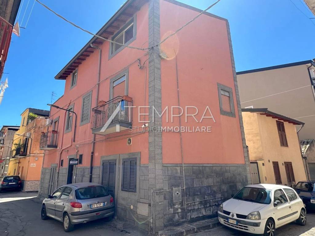 Vendita Villa unifamiliare Adrano. Buono stato, 200 m², rif. 123909585