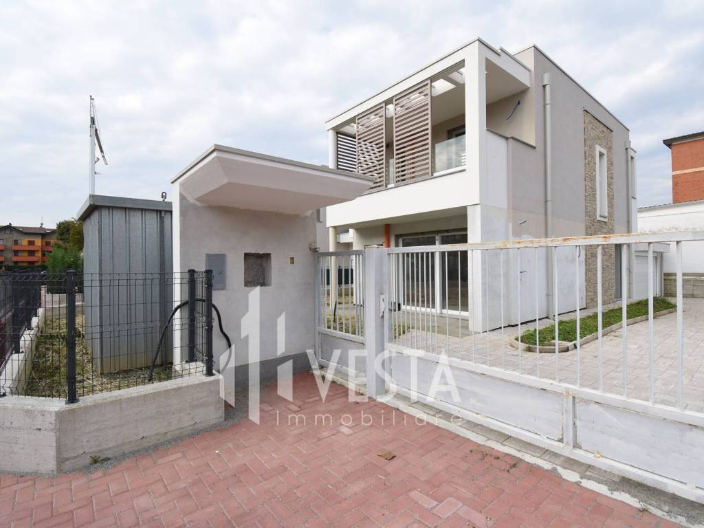 Vendita Villa bifamiliare in via Guglielmo Marconi Lomagna. Nuova ...