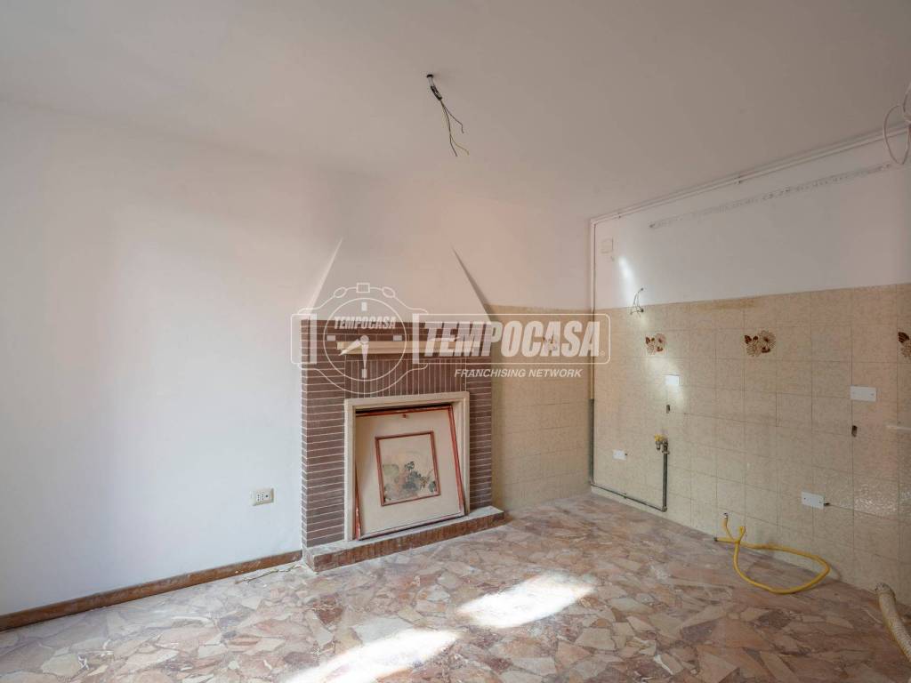 Vendita Appartamento in via Massei. Camerino. Ottimo stato, primo piano ...