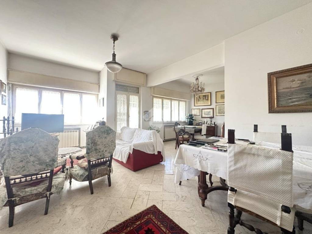 Vendita Appartamento in viale Cristoforo Colombo 57. Carrara. Buono ...