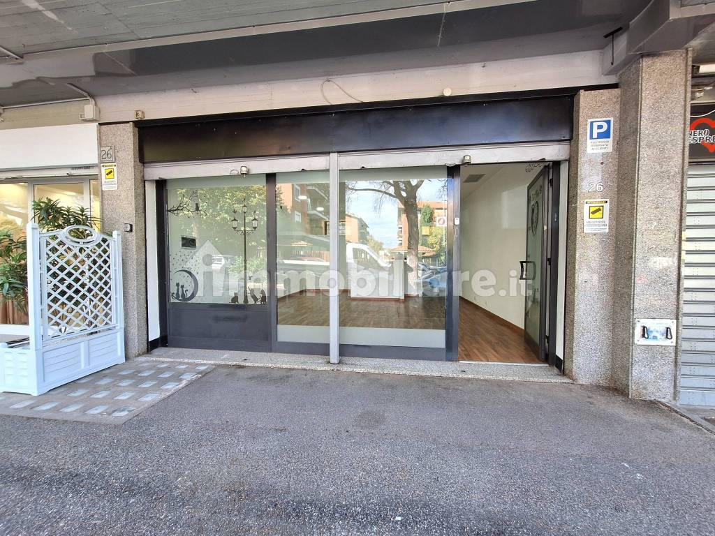Locale commerciale via Monasterace, Roma, Rif. 123962727 - Immobiliare.it