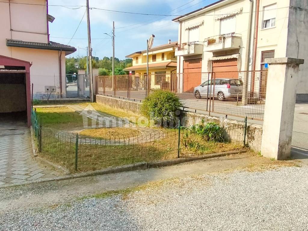 Vendita Appartamento Cavaria con Premezzo. Quadrilocale in via 24 ...