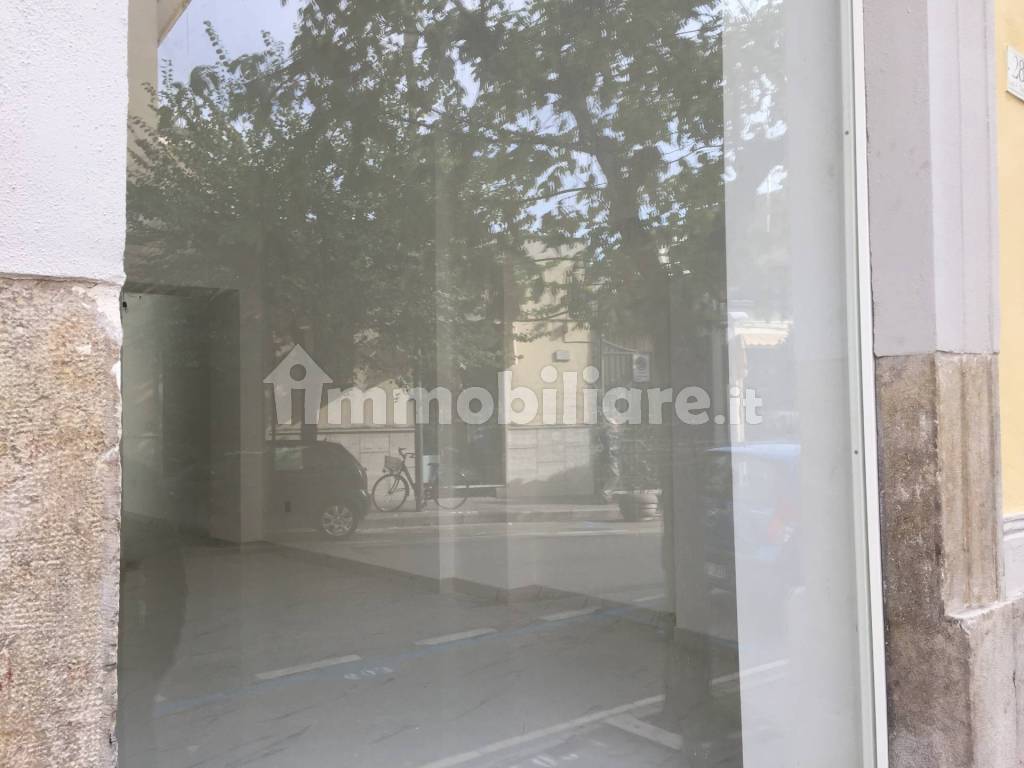 Locale commerciale via Turati 28, Caserta, Rif. 124016747 - Immobiliare.it