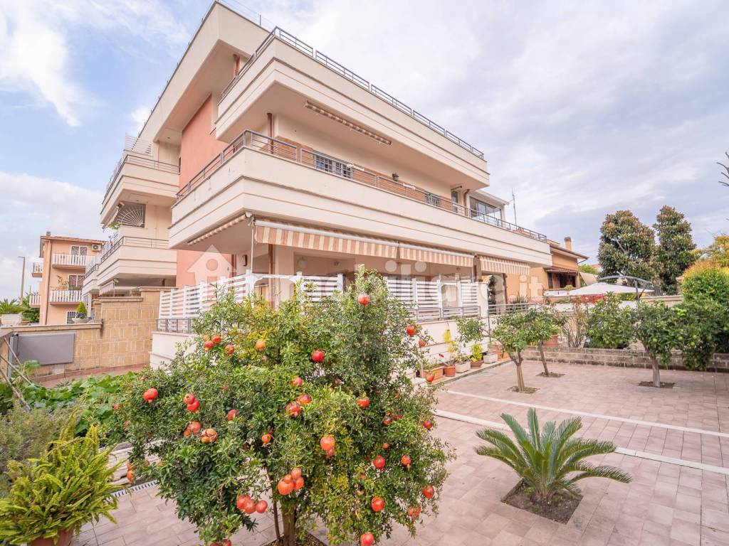 Vendita Appartamento Roma. Bilocale in viale dei Promontori 83. Ottimo ...