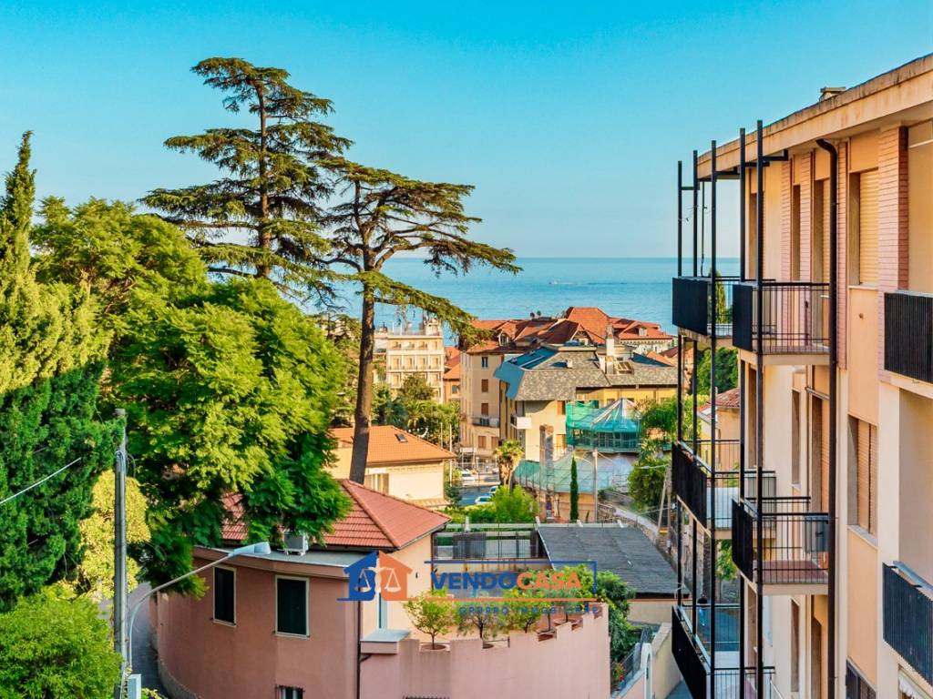 Vendita Appartamento Alassio. Quadrilocale in via Cardellino 43. Buono ...