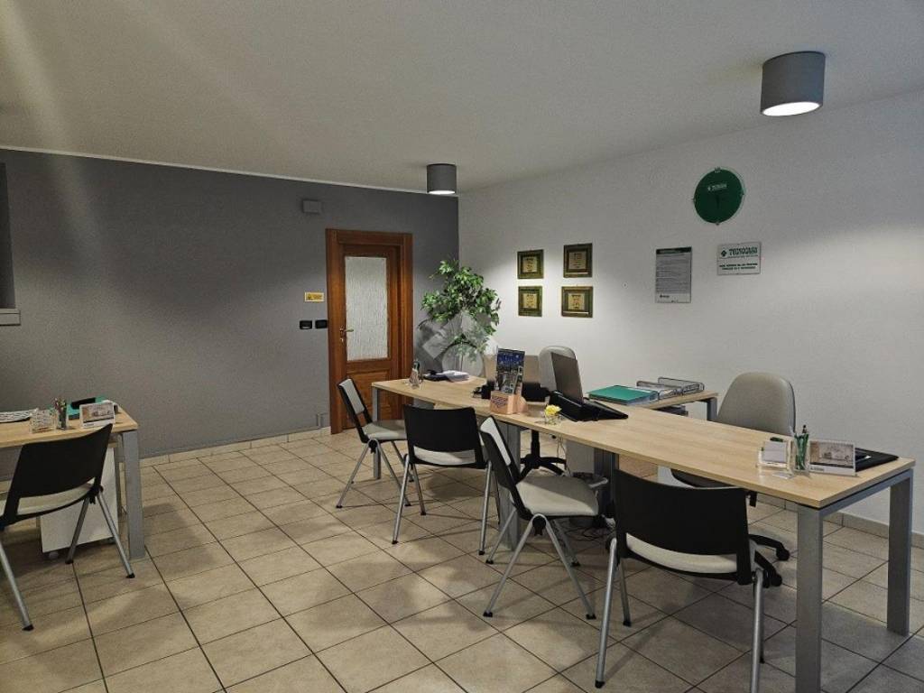 Locale commerciale via Claudio Chiesa 1, Corio, Rif. 124047953 ...